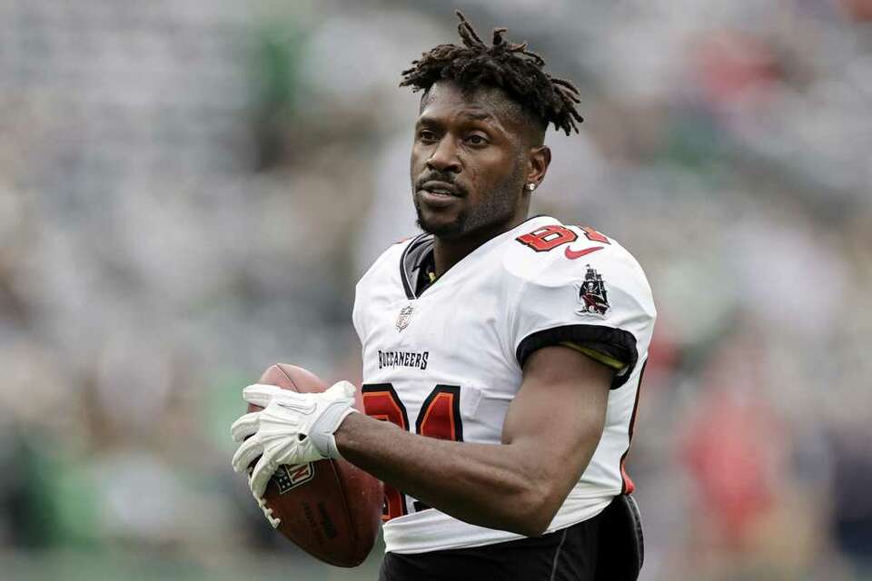 Former NFL wide receiver Antonio Brown wanted on attempted murder charge