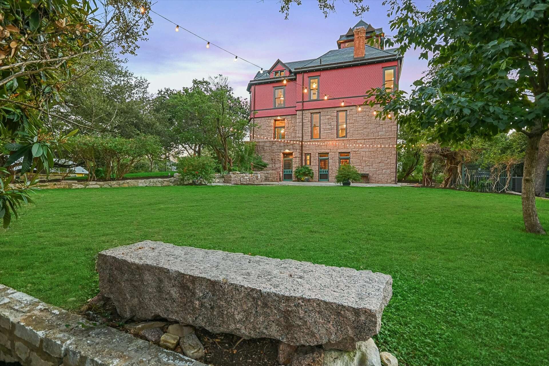 136-year-old Texas ‘Howling House’ hits market after 40 years