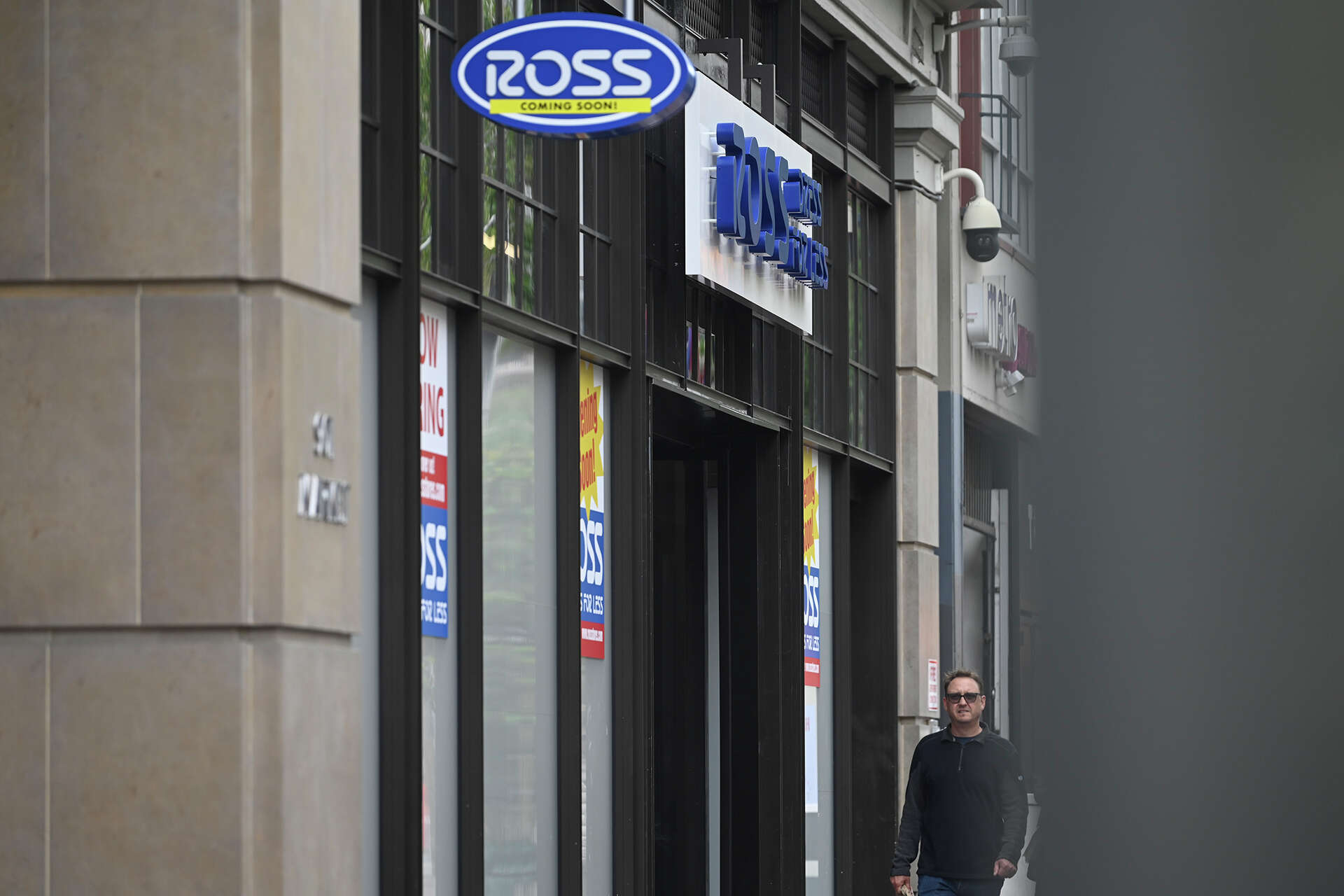 Major retailer capitalizes on SF Market St. downturn with second store