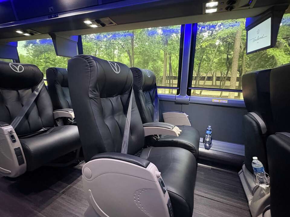 Vonlane motor coach launches route between Dallas, The Woodlands