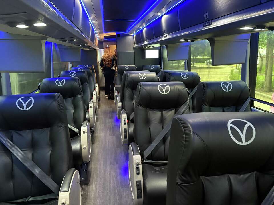 Vonlane motor coach launches route between Dallas, The Woodlands