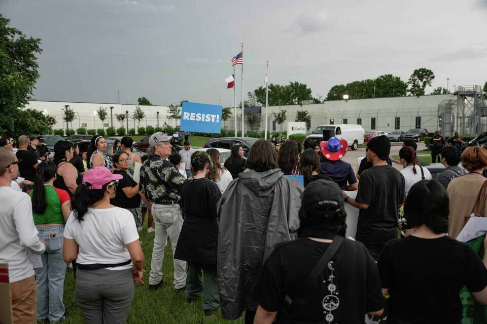 Protest outside Houston detention center denounces ICE actions