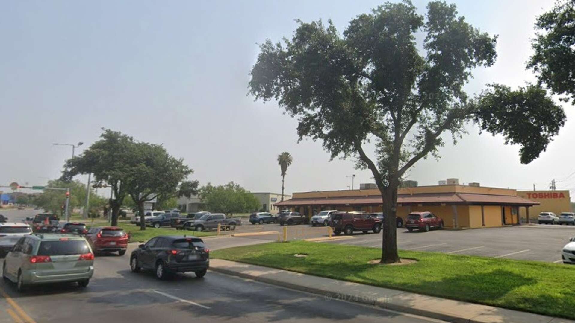 Exploding car catches multiple vehicles on fire, closes Laredo road