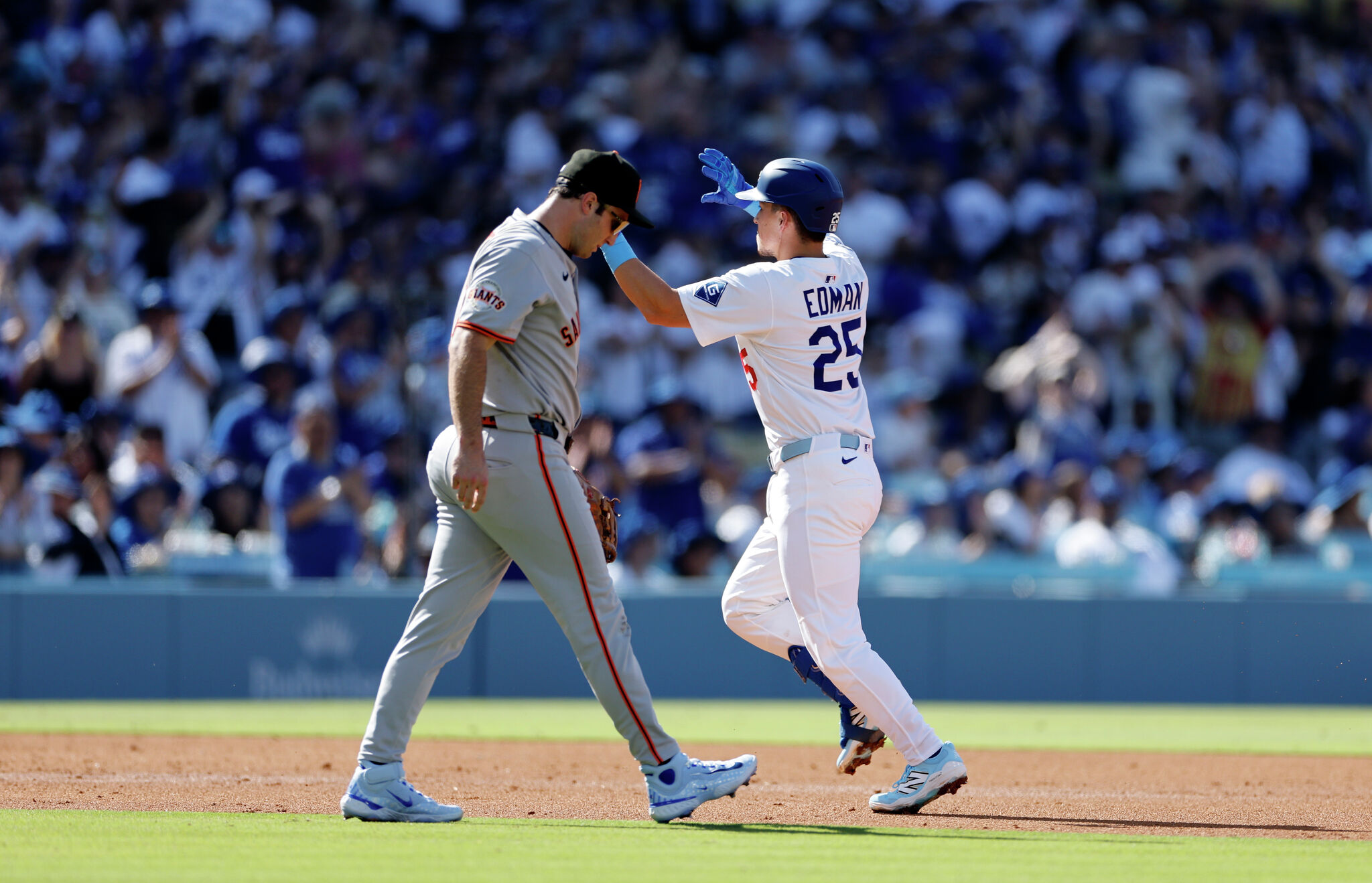 Giants fall 5-4 to Dodgers after trading Sunday starter in Devers deal
