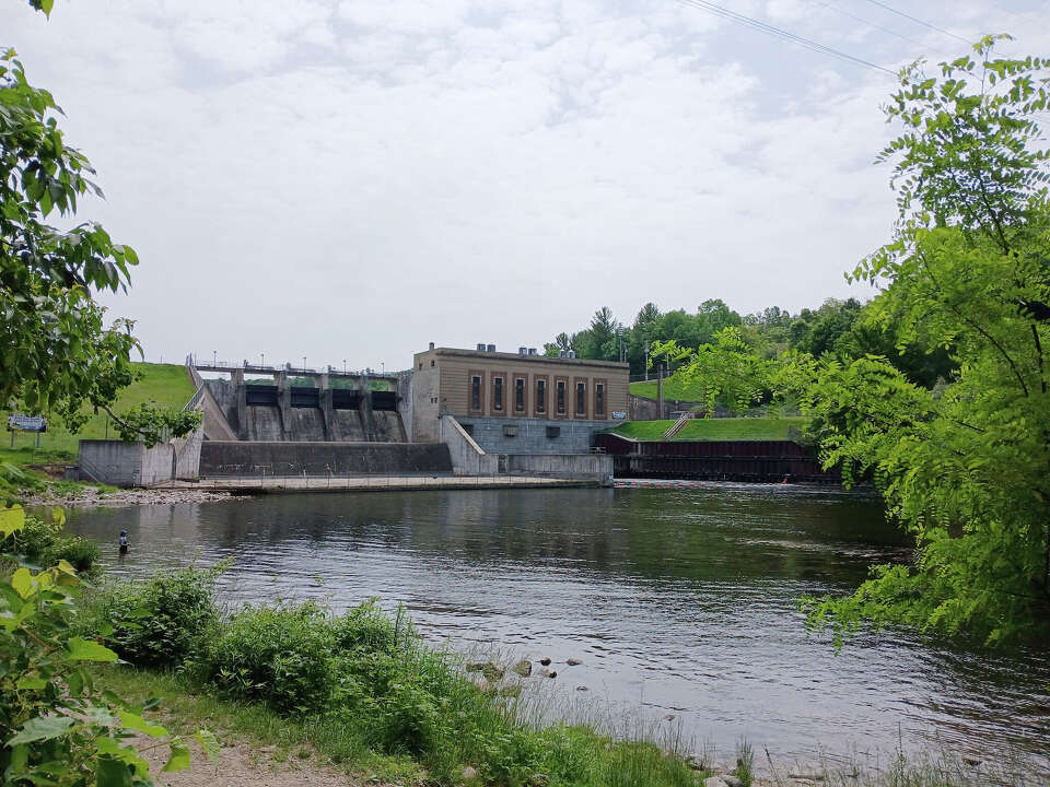 Consumers Energy to sell 13 Michigan hydroelectric dams