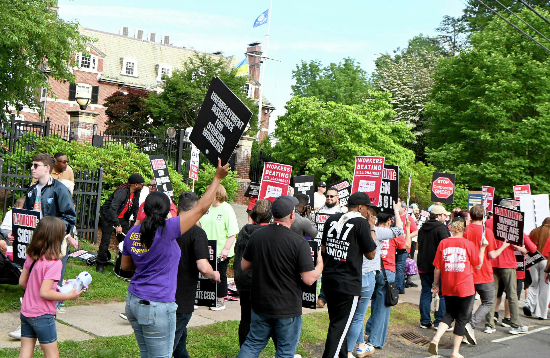CT legislators debate unemployment benefits for striking workers