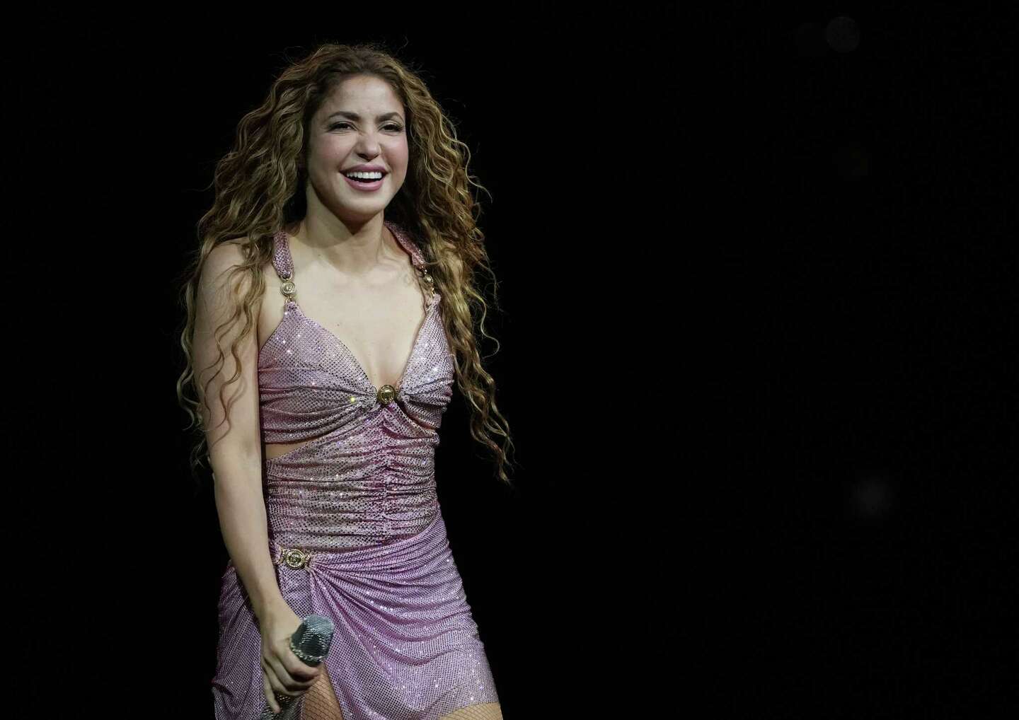 Concert review: Shakira triumphs at Houston show after tour setbacks