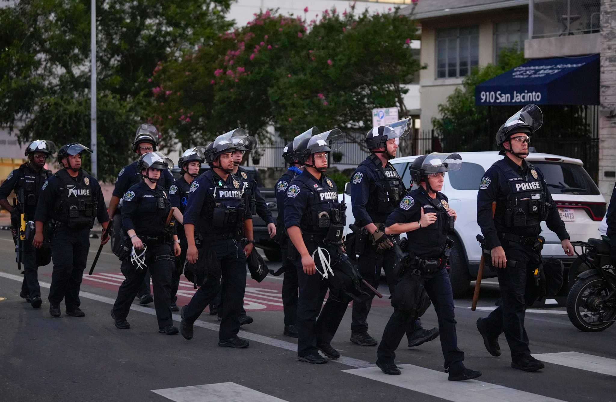 Police are at my door. Do I need to answer? What to know if law ...
