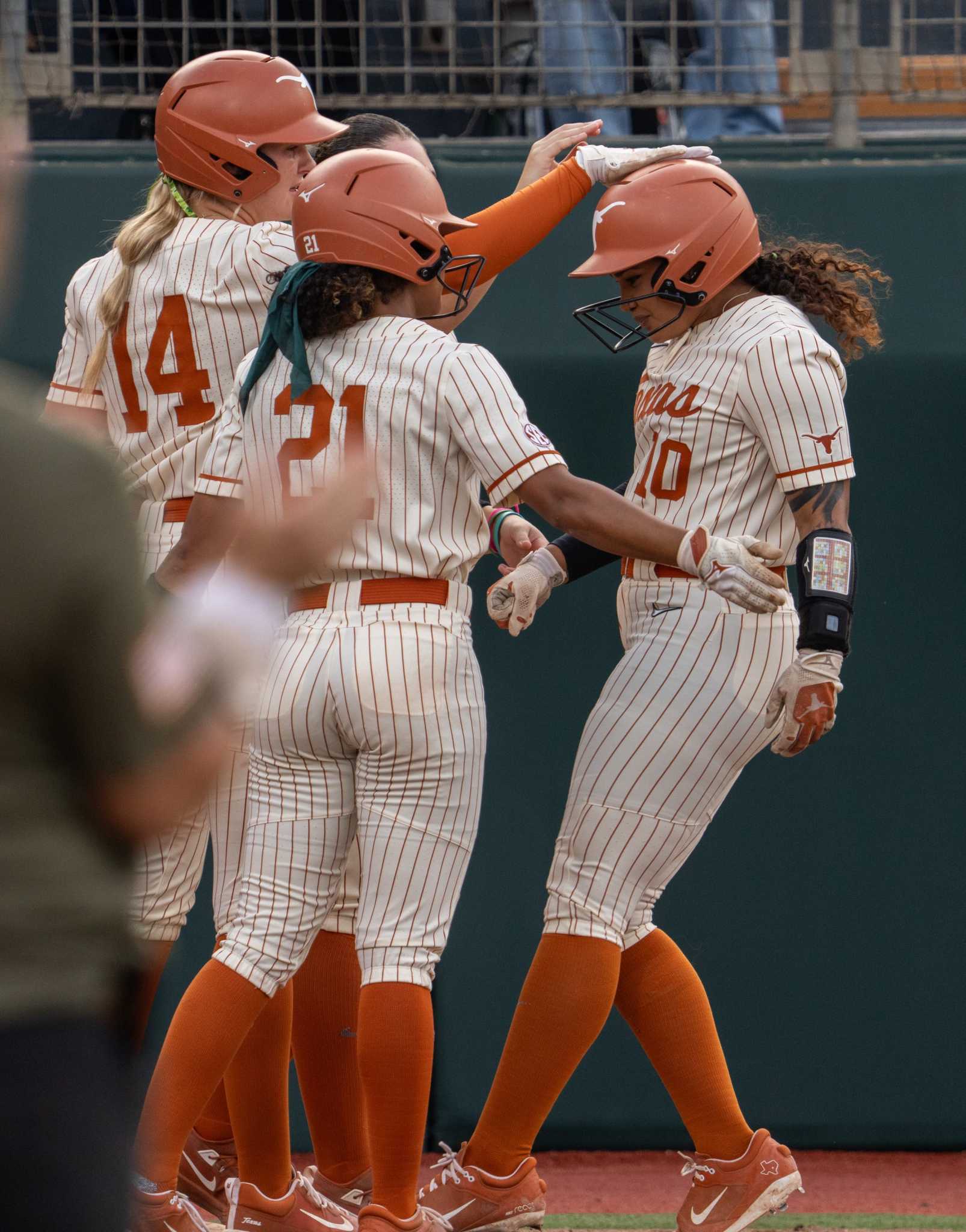 Texas softball drops lopsided game to Oklahoma as Sooners take series ...
