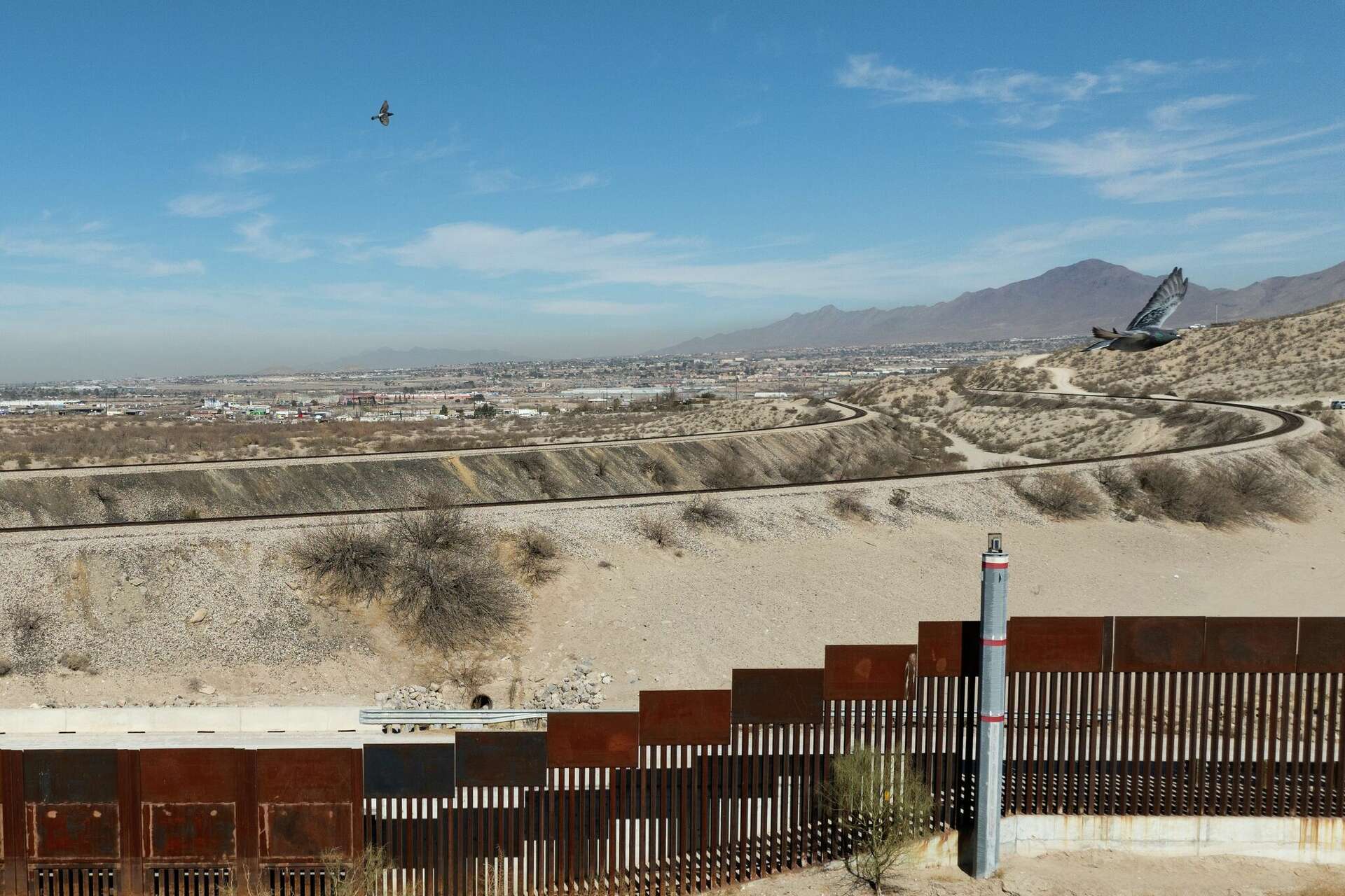 Texas quietly defunds state border wall program