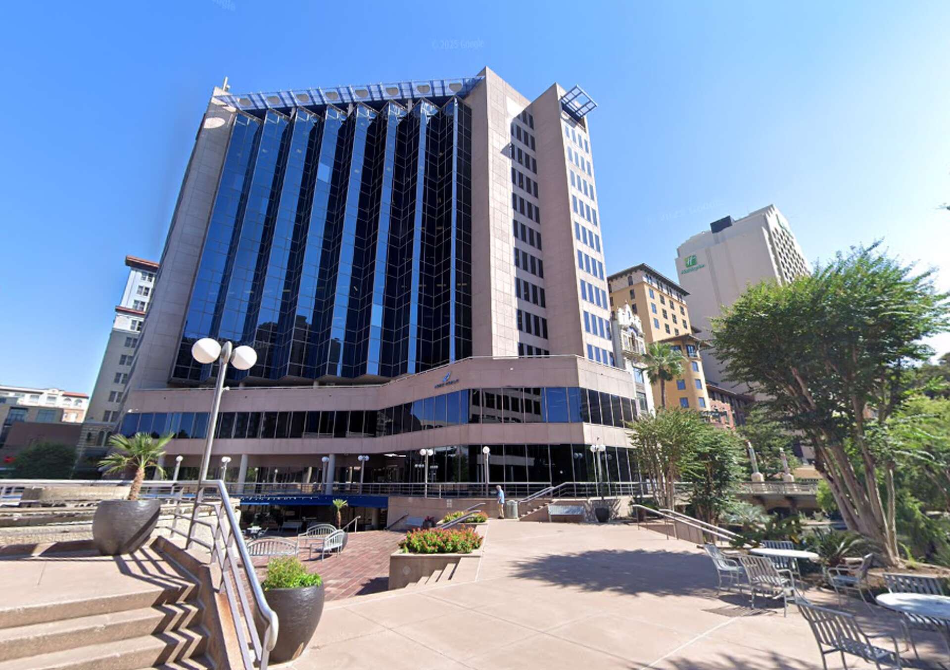 Bank considers converting San Antonio office building to hotel