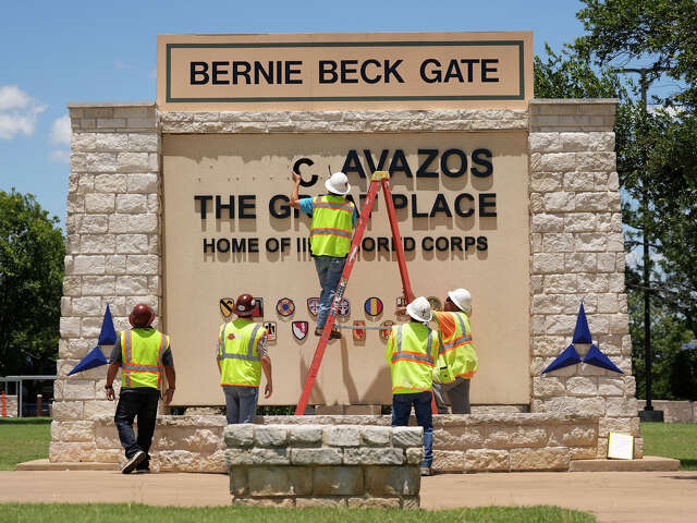 Fort Cavazos signs come down as Army base reverts to Fort Hood