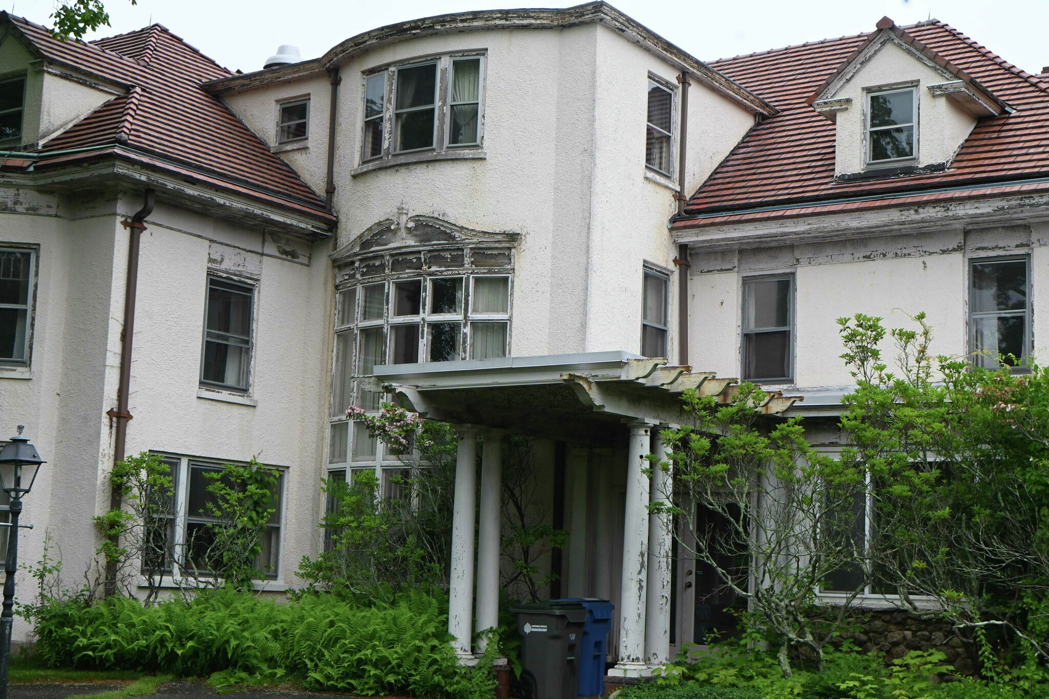 Manchester Case family mansion sells for barely over asking