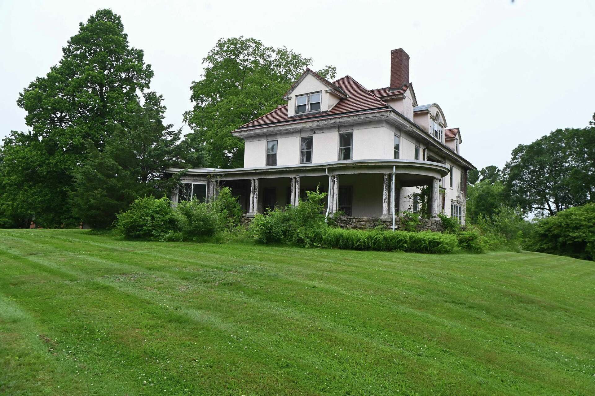 Manchester Case family mansion sells for barely over asking