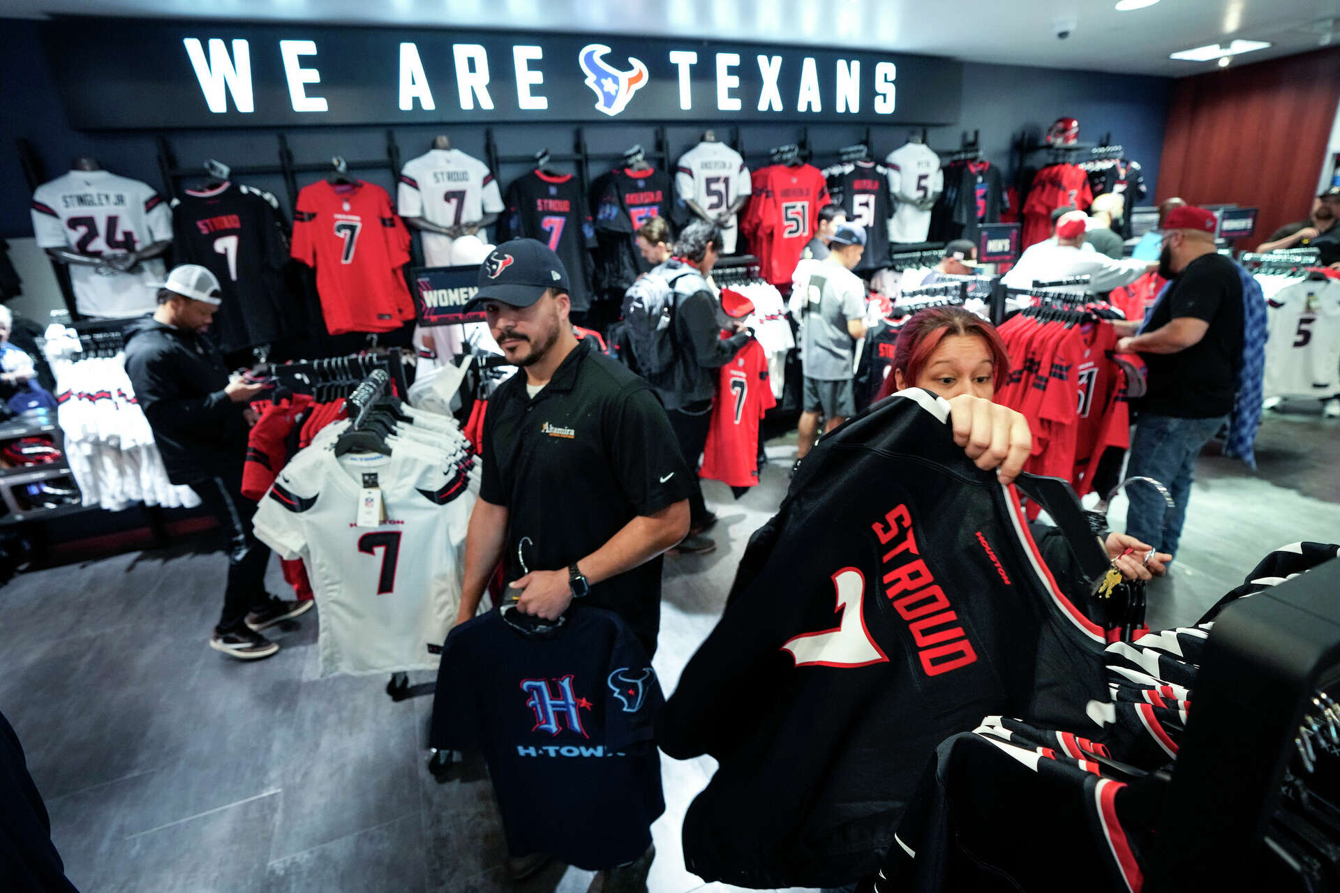 Fanatics releases new soccer-inspired NFL kits. The Texans one is bad.