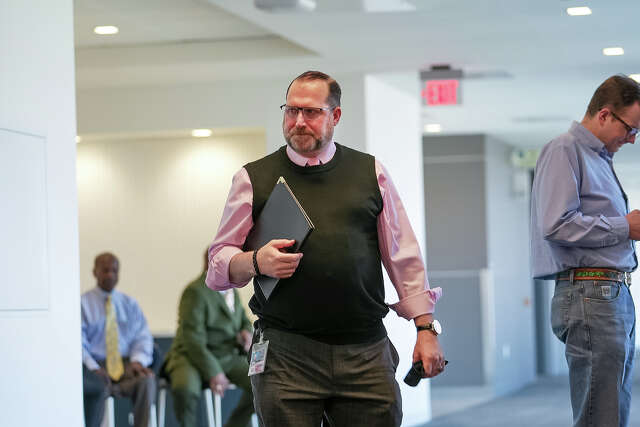 Texas funeral commission fires director who accused board of 'rot'