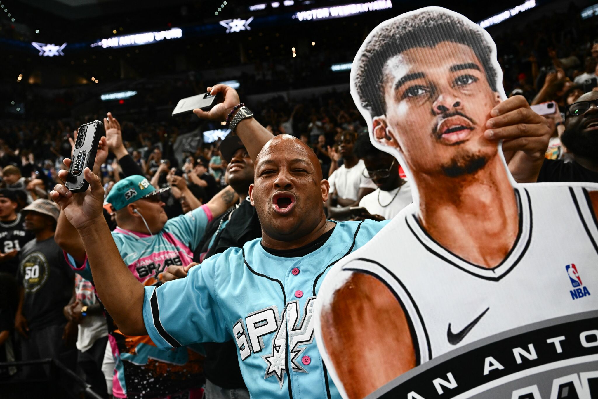 Cash in on freebies, Spurs watch parties in S.A. for NBA draft