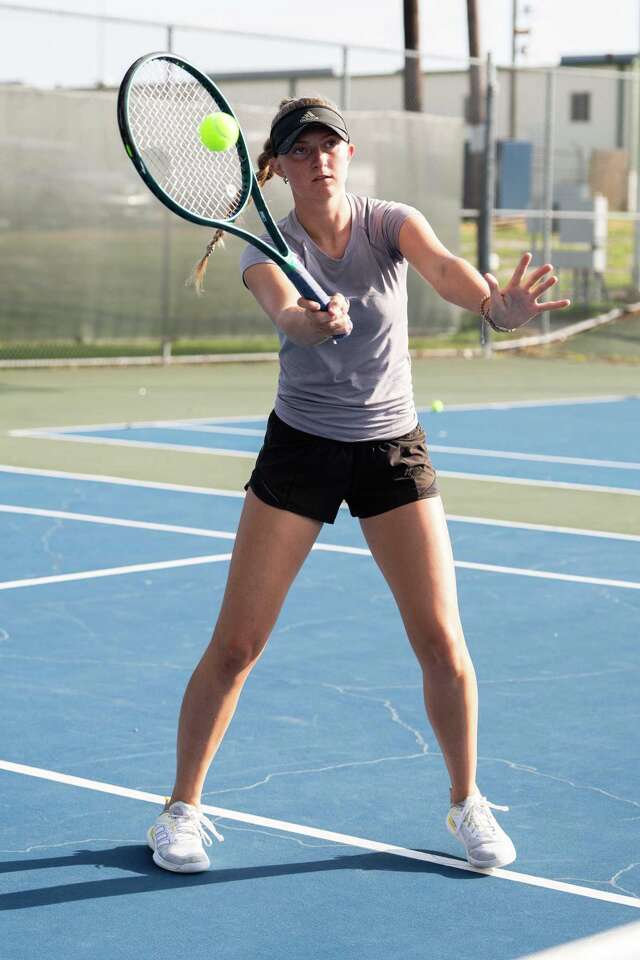 Rylee Michna can make clean sweep in 2026 tennis season