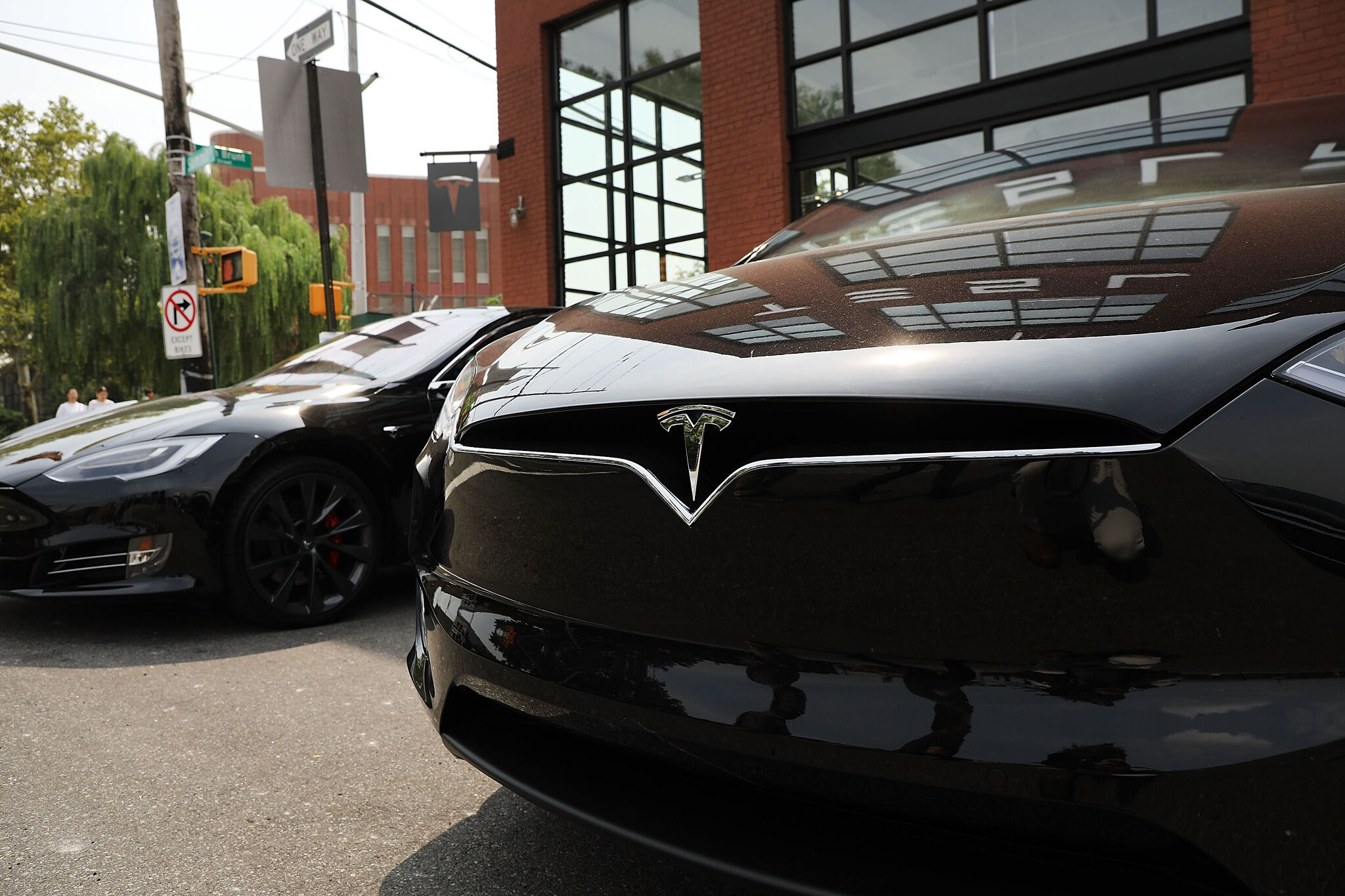 Austin lawmakers ask Tesla to delay robotaxi launch for months