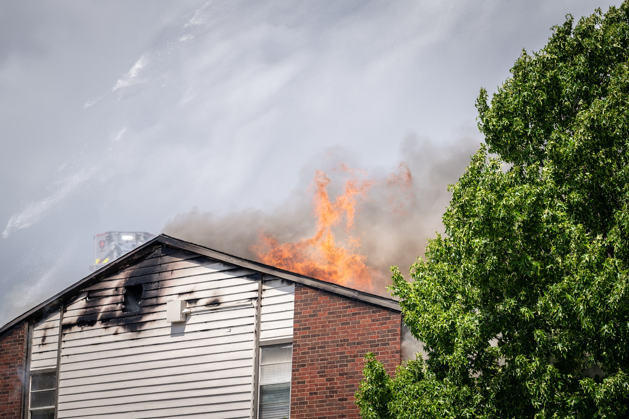 Massive San Antonio apartment fire leaves residents displaced