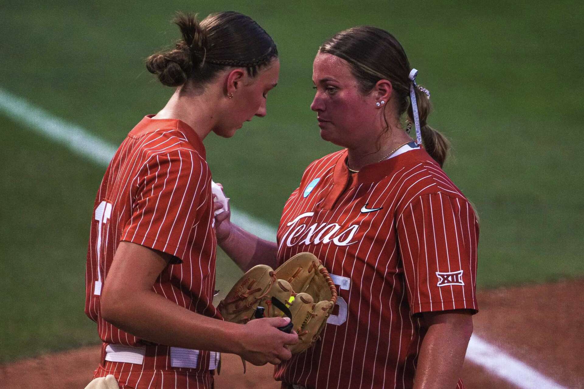 Teagan Kavan: Texas softball pitcher finds groove for No. 3 Longhorns