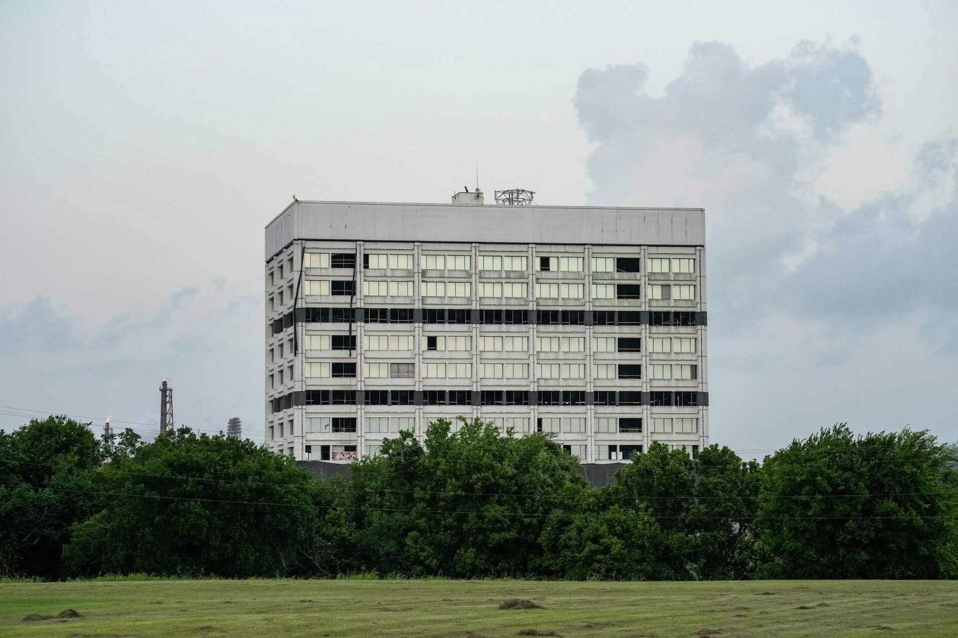 Exxon Mobil's 10-story 'White House' building in Baytown imploded