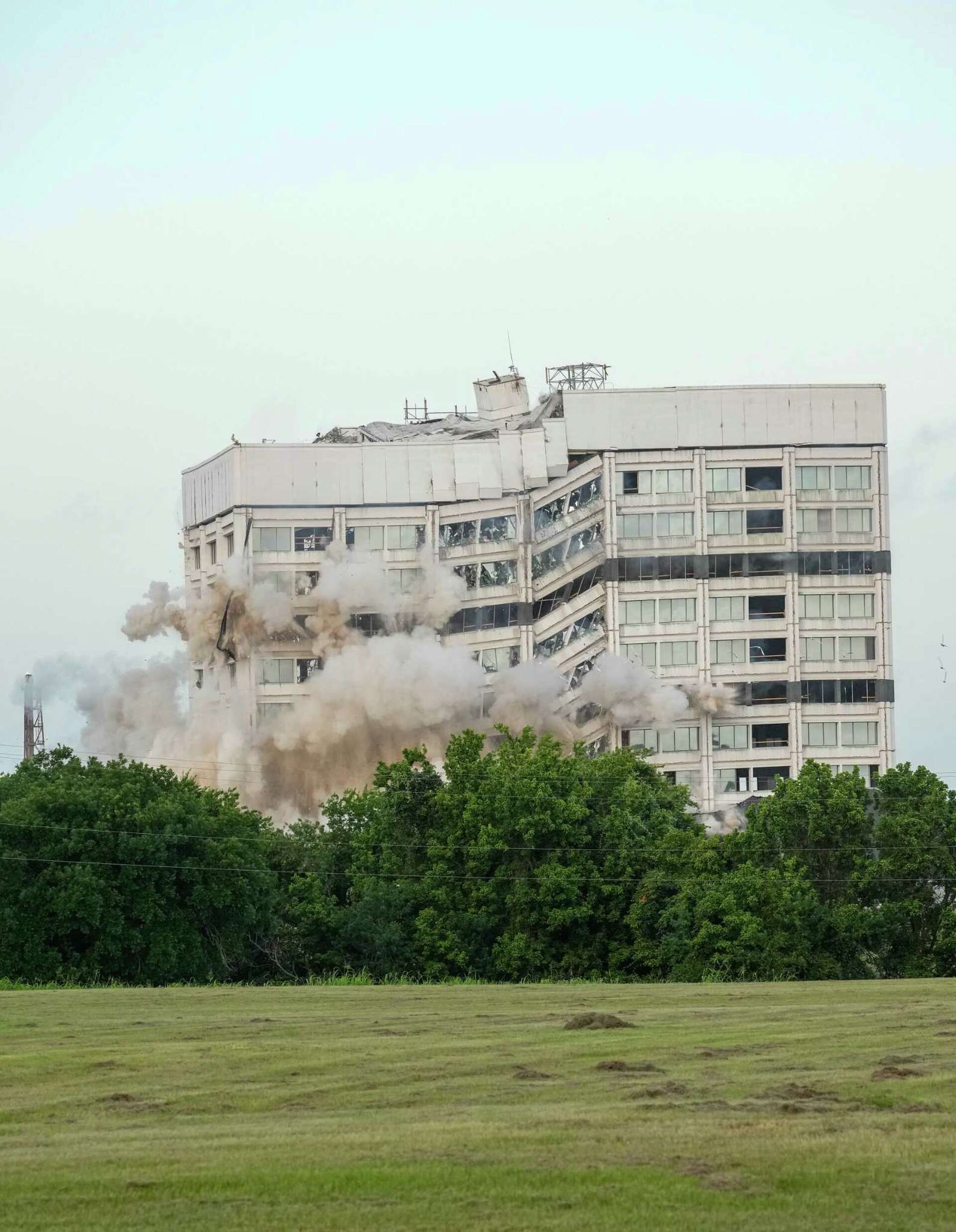 Exxon Mobil's 10-story 'White House' building in Baytown imploded