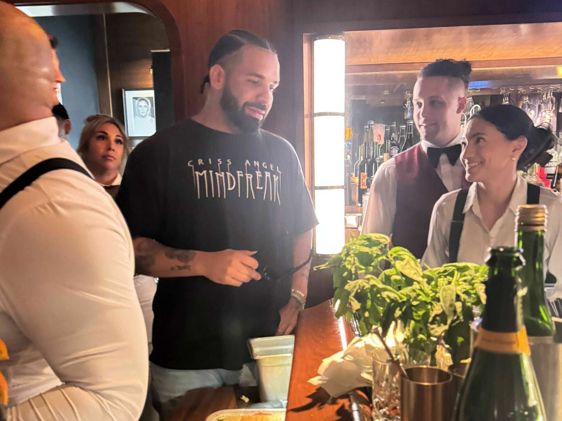 Houston restaurant Drake's Hollywood gets visit from Drake