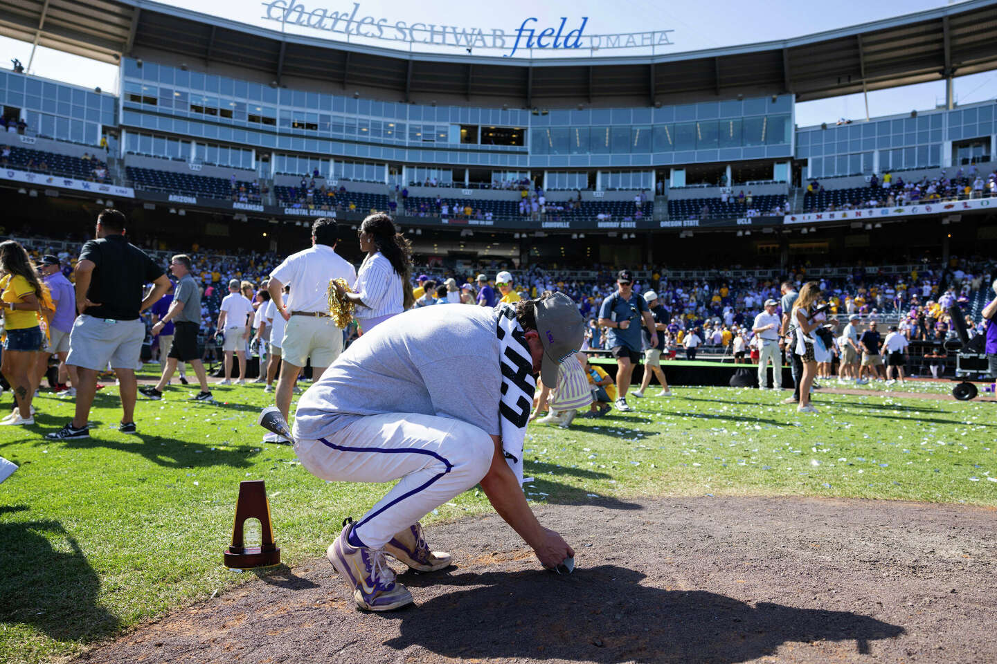 Chase Shores closes out LSU's victory to clinch CWS championship