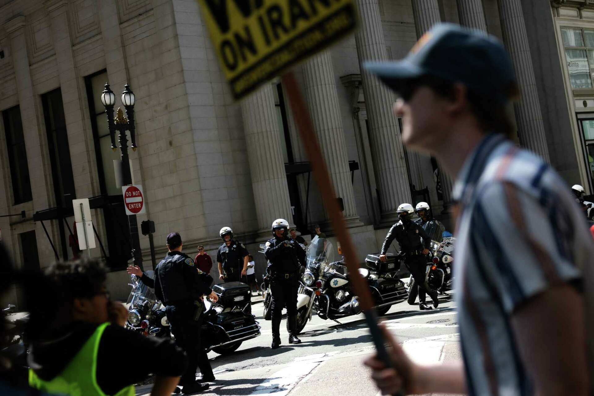 ‘Hands off Iran’: Hundreds of SF protesters condemn Trump for bombing