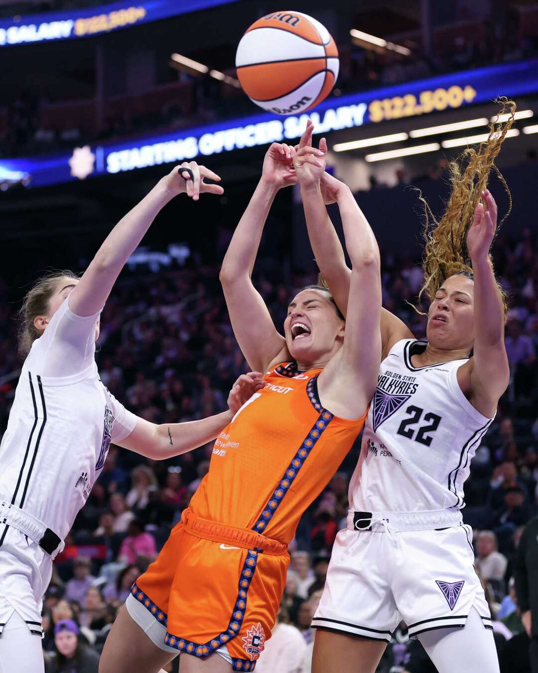 Valkyries ride huge first half to clobber Connecticut, move above .500