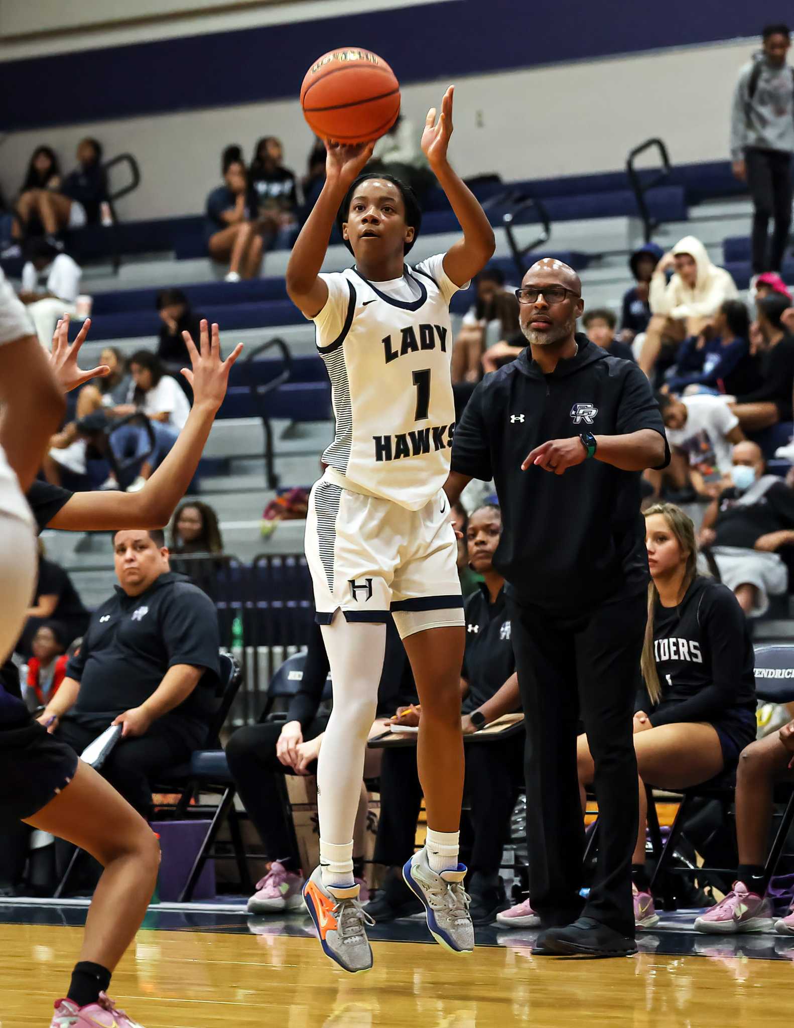 Hendrickson girls basketball gets off to fast start to season