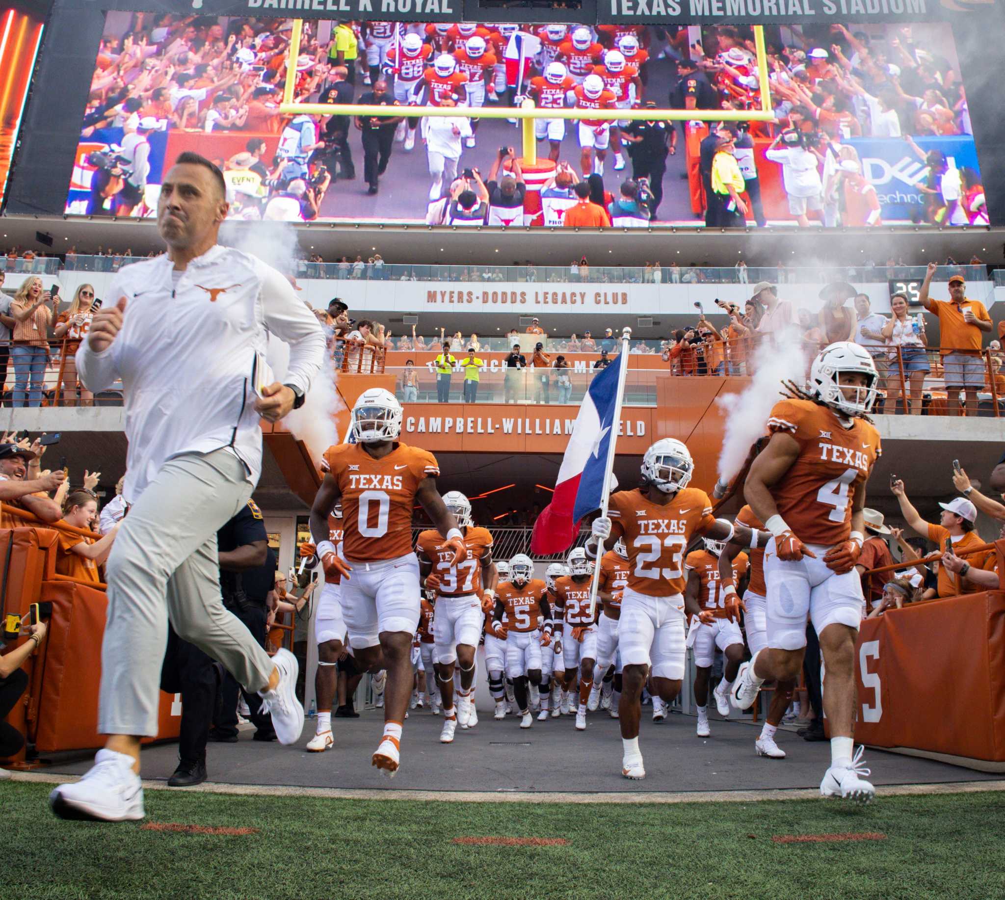 Texas football looks to land 2 key commitments on 4th of July