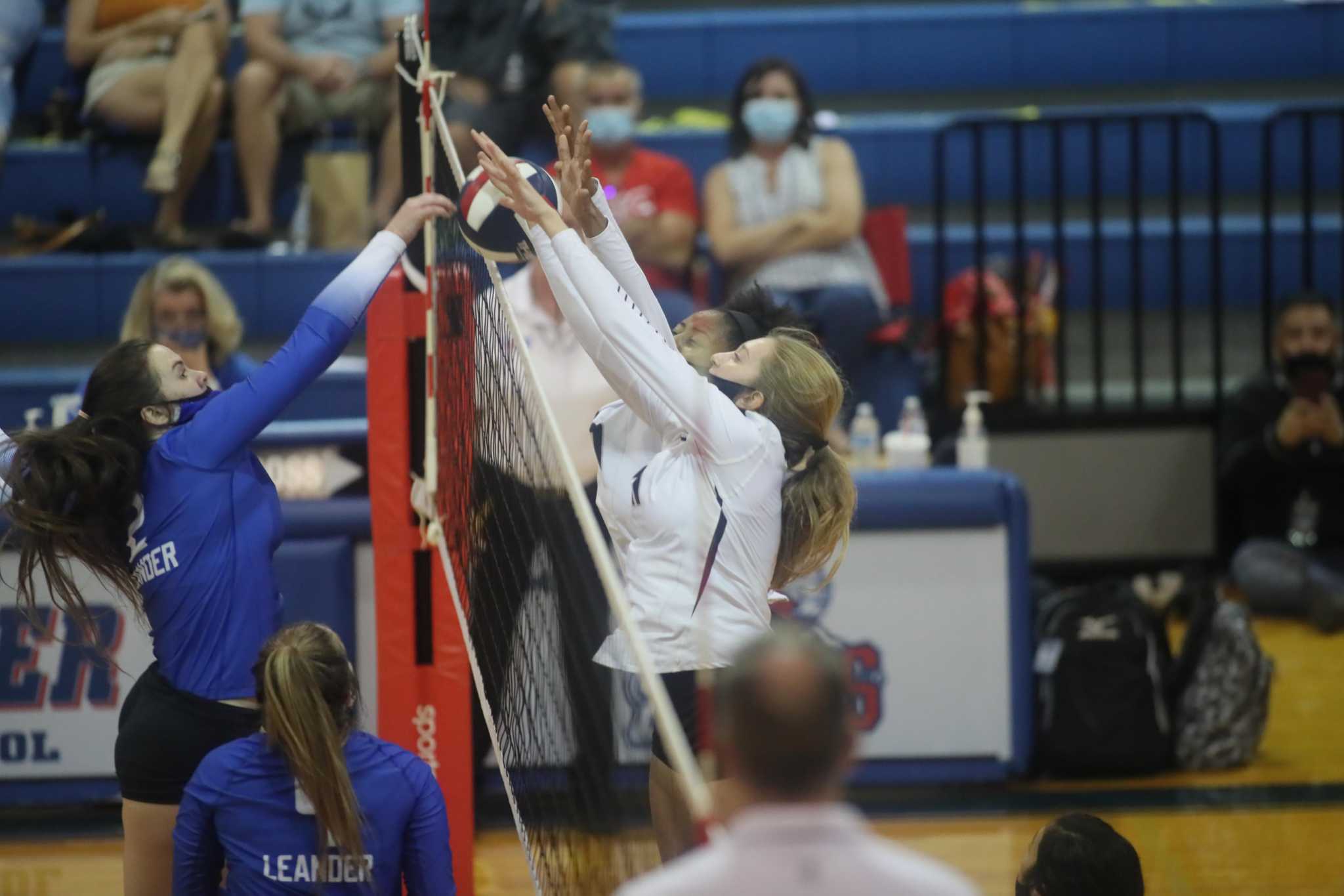 Rouse volleyball remains perfect in district with win over Leander