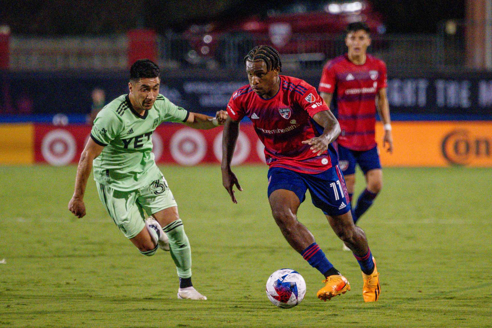 Down to 10 men, Austin FC loses in Dallas on goal in final seconds