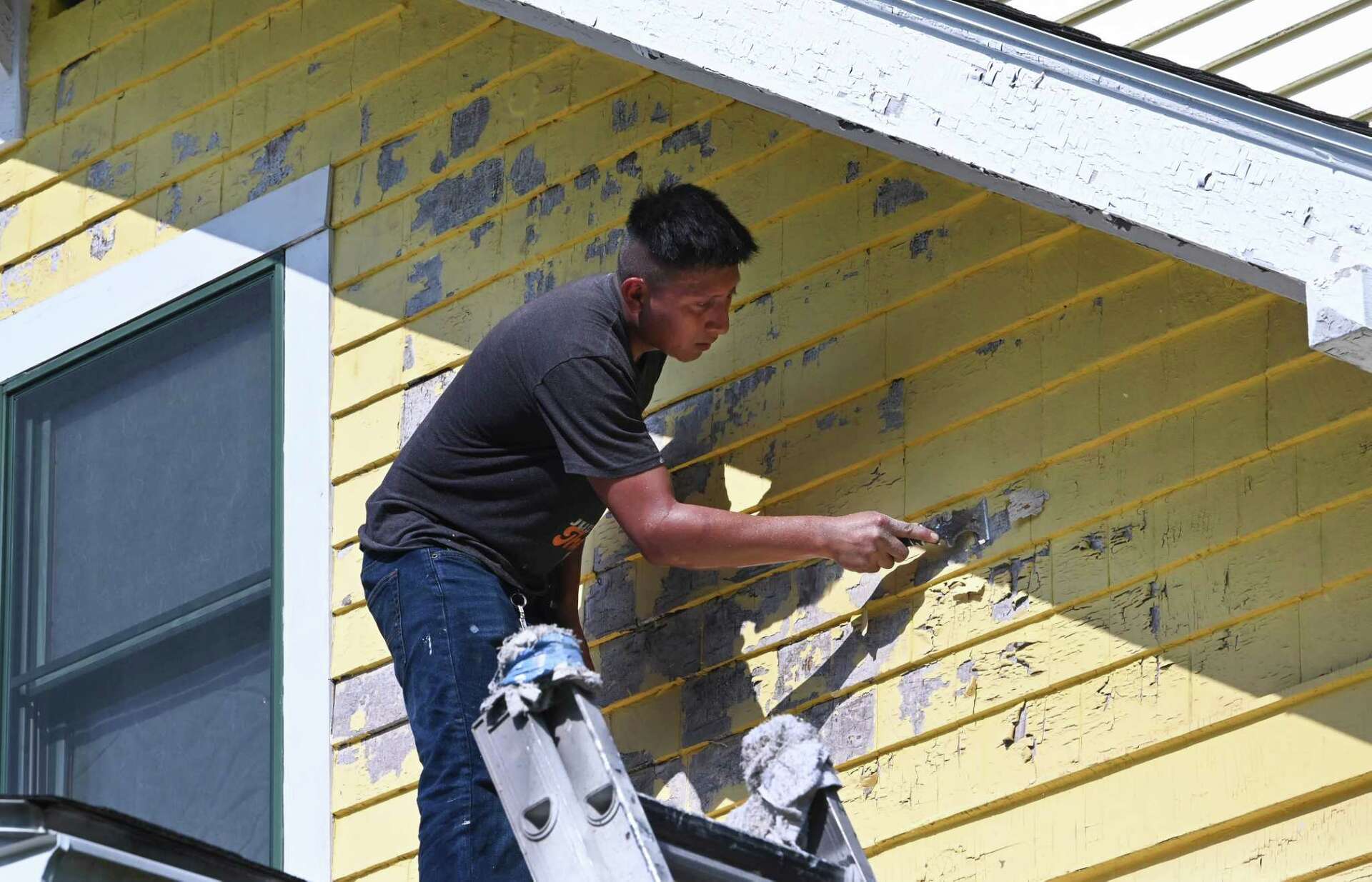 Weather service: Heat will be intense but not likely to break 100