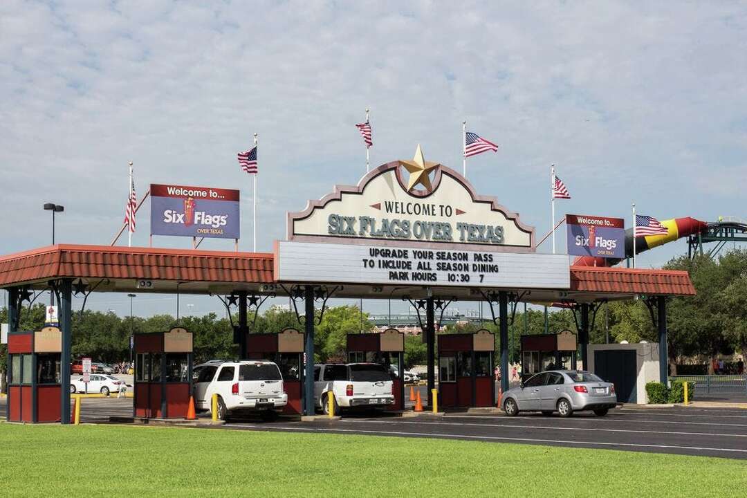 Six Flags Over Texas to debut record breaking 'Tormenta' coaster