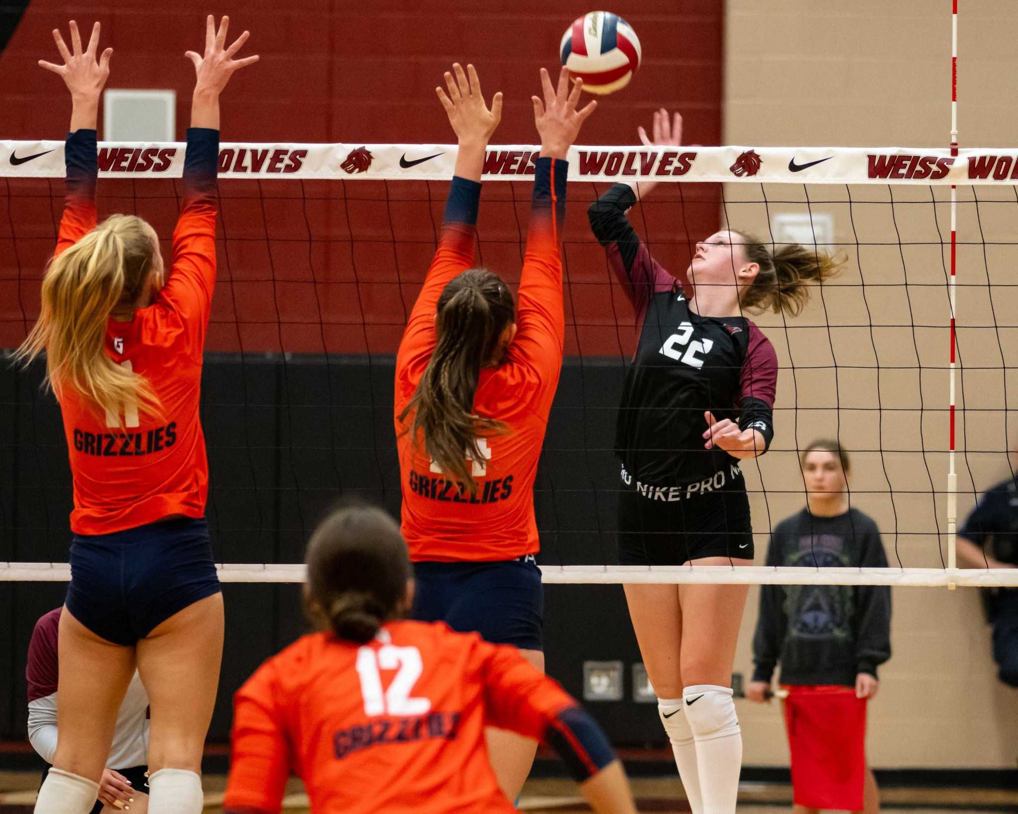 Weiss topples Glenn to improve to 8-2 in young volleyball season