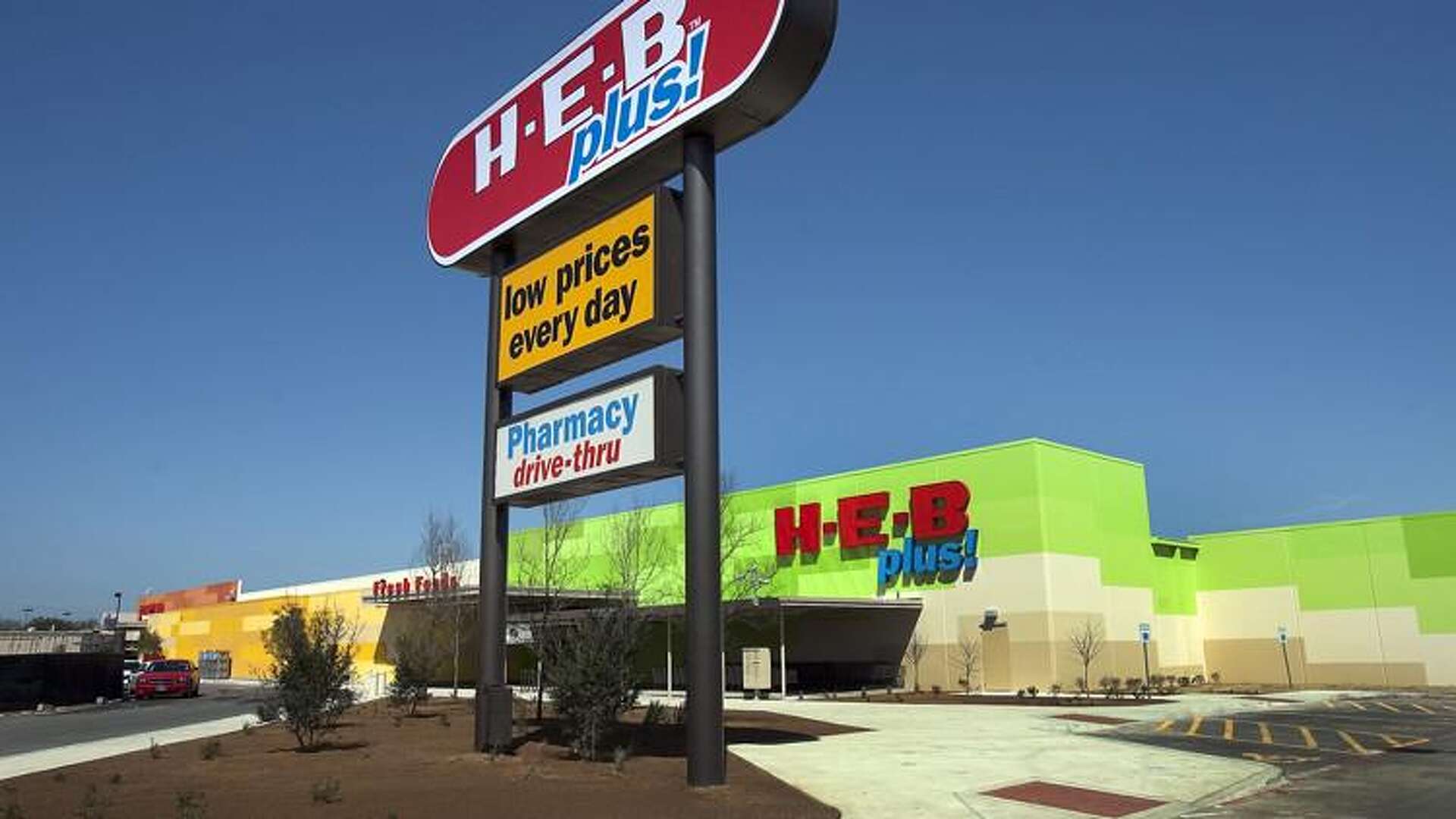 Austin’s Riverside H-E-B closed following fire; reopen planned