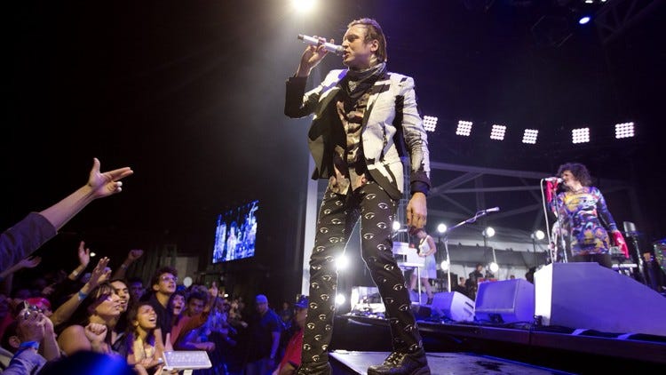 Arcade Fire opens amphitheater season with color, confetti and epic ...
