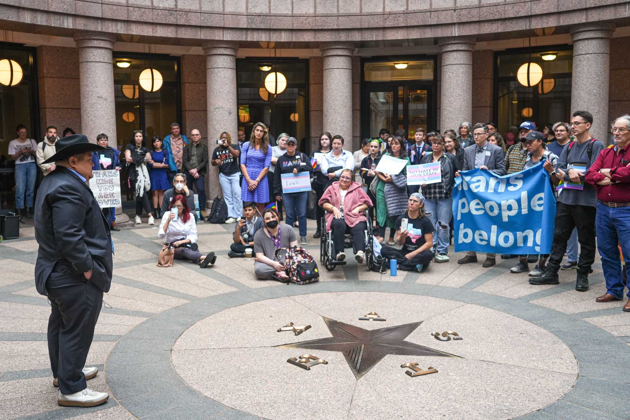 Texas Legislature: Bill to ban medical treatments for transgender kids