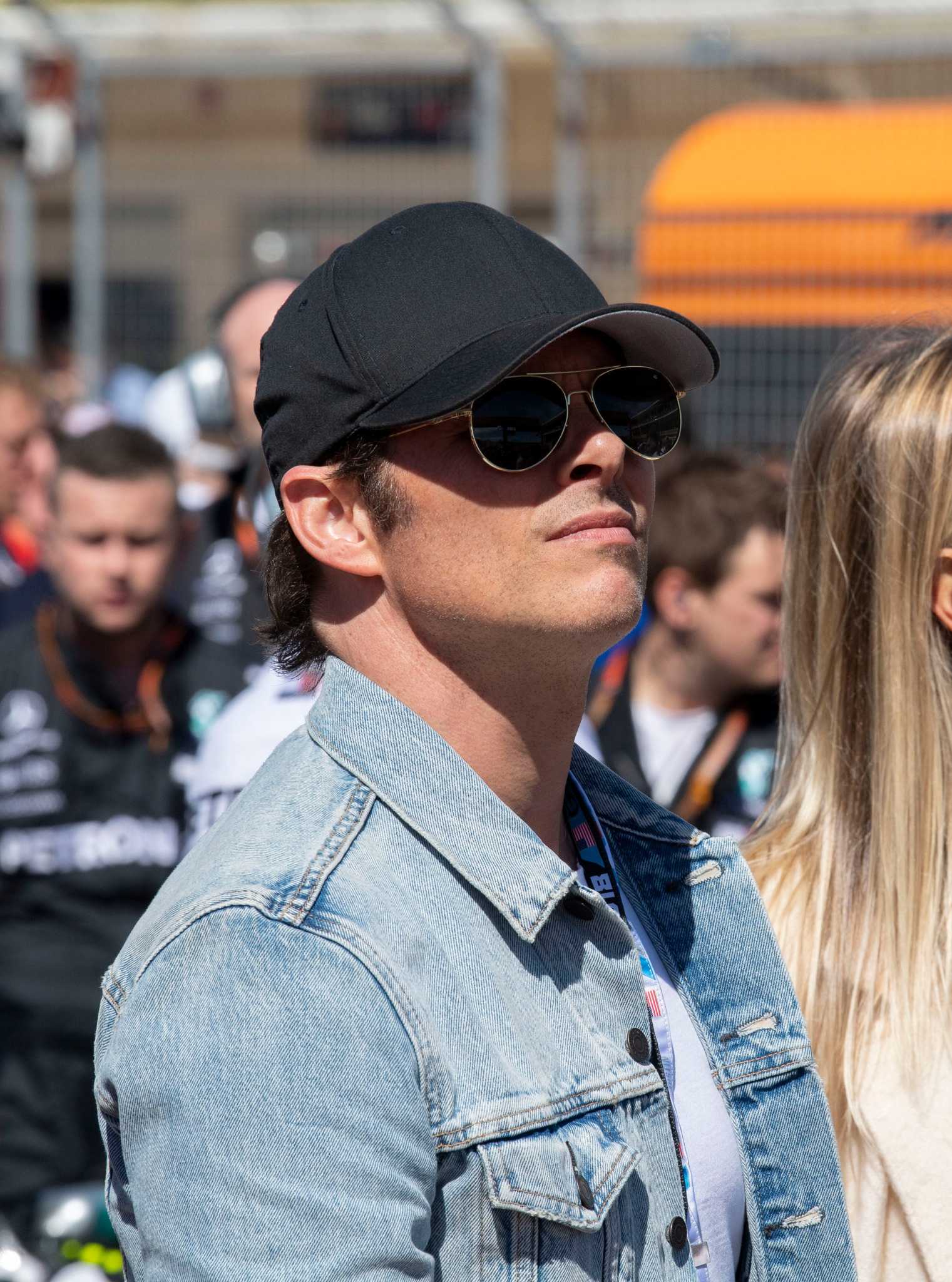 James Marsden does 'Piano Man' at the Water Tank in Austin, see TikTok