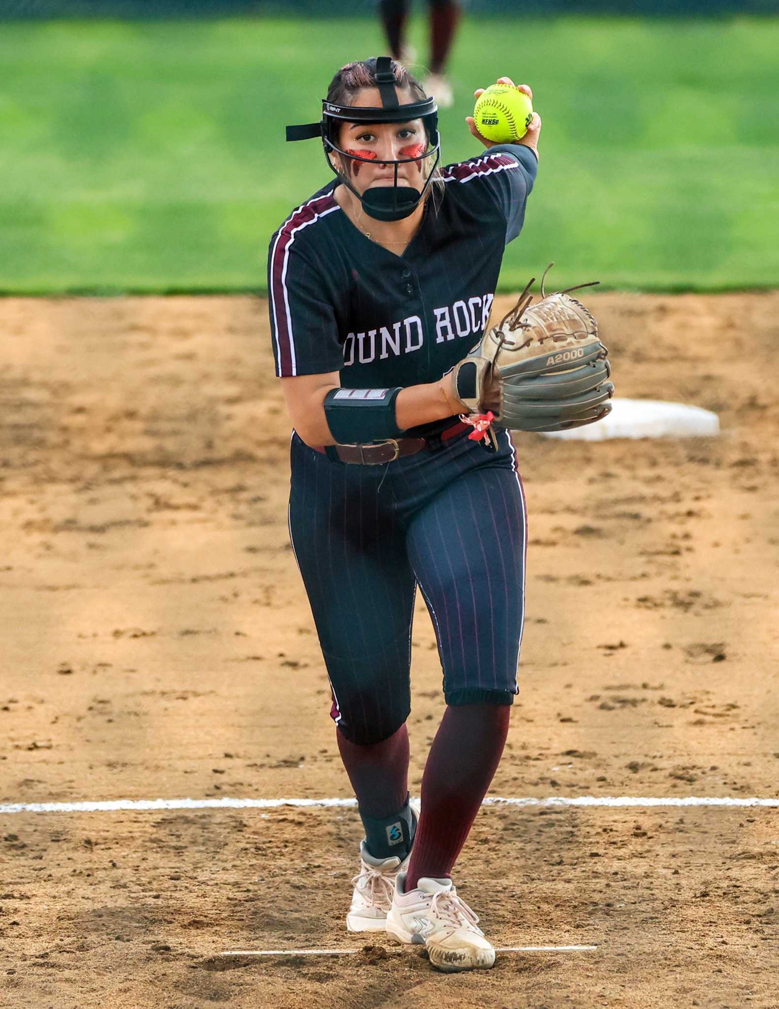 Round Rock softball beats Del Valle in Class 6A bi-district playoffs
