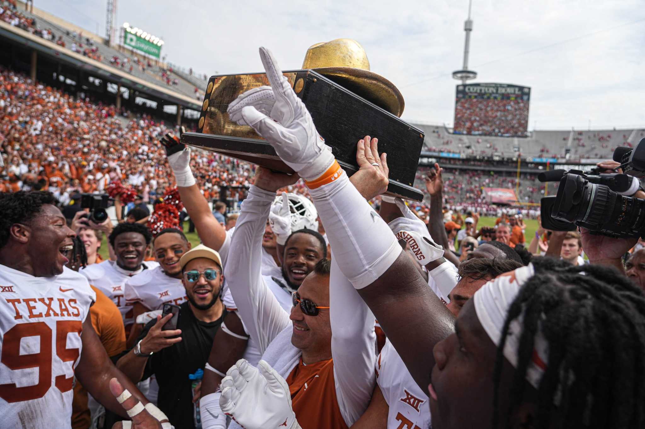 'There aren’t words:' Texas fans celebrate at State Fair after shutout ...