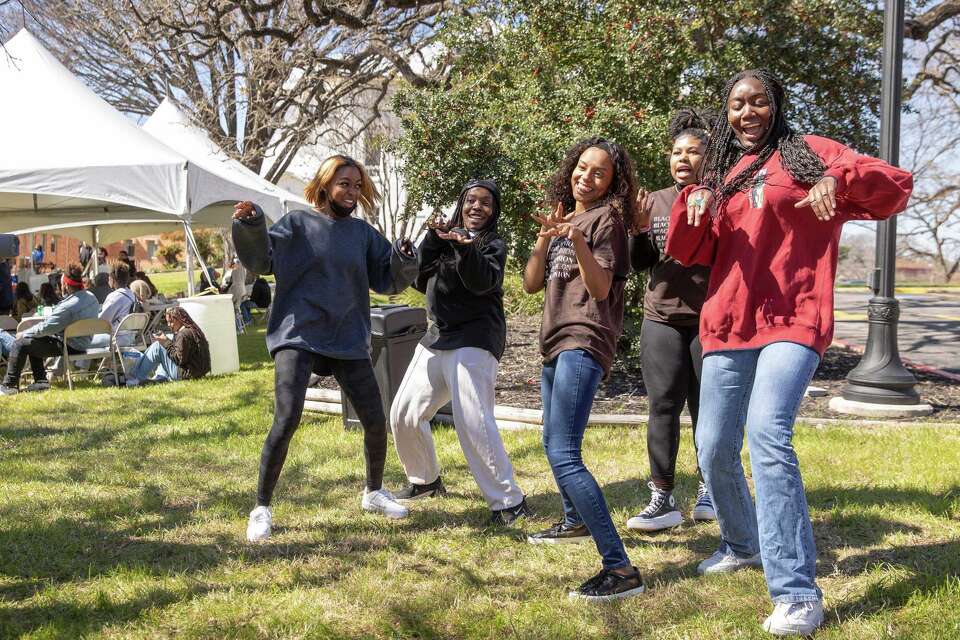 When do Austin college students come to campus? Fall 2025 start dates