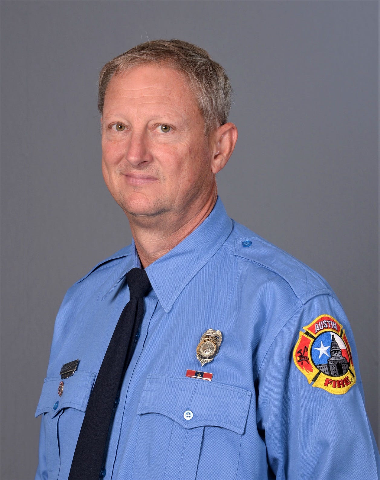 Austin firefighter dies from COVID-19 complications, officials say