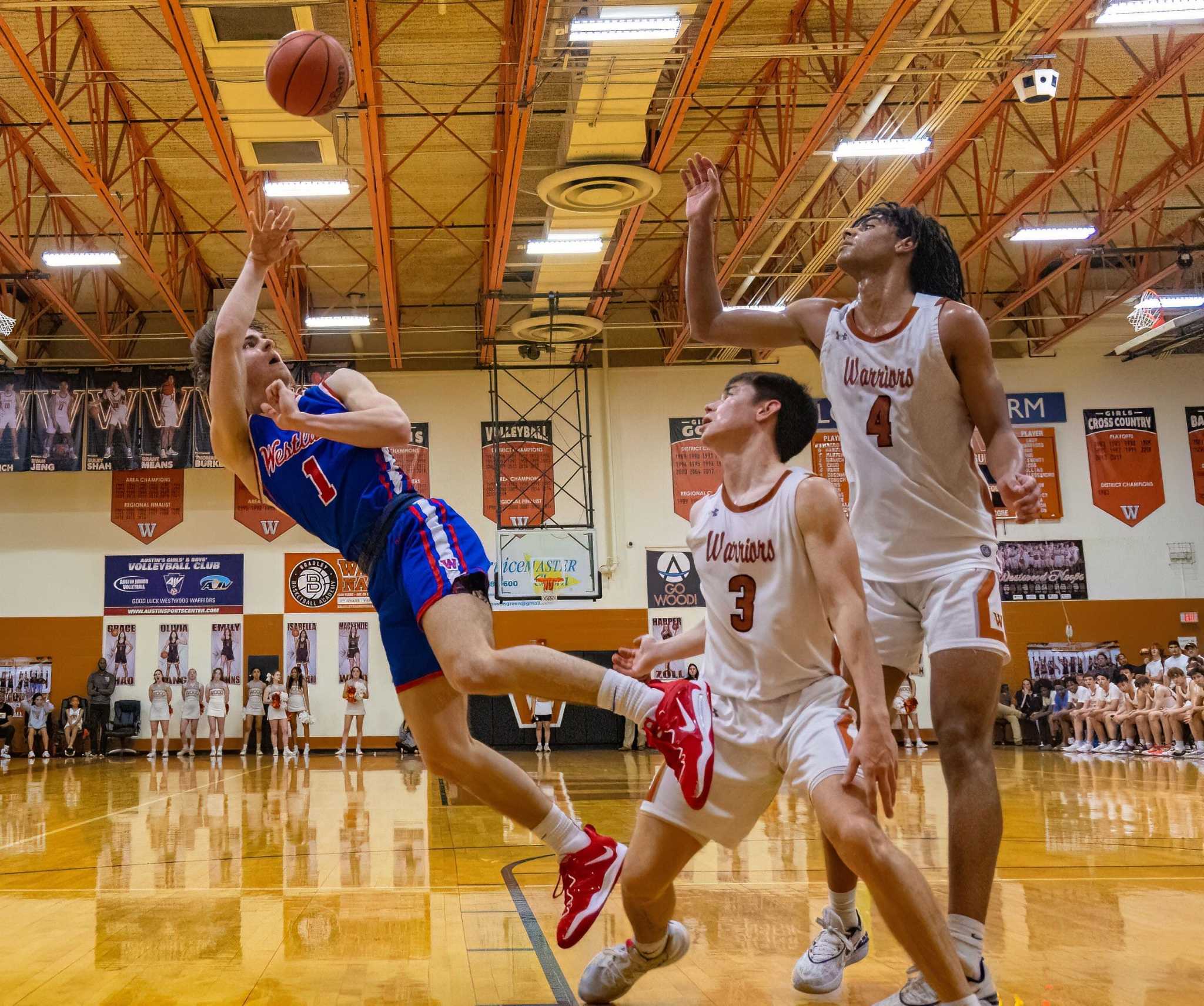 Westlake boys basketball slips past Westwood on dramatic final basket