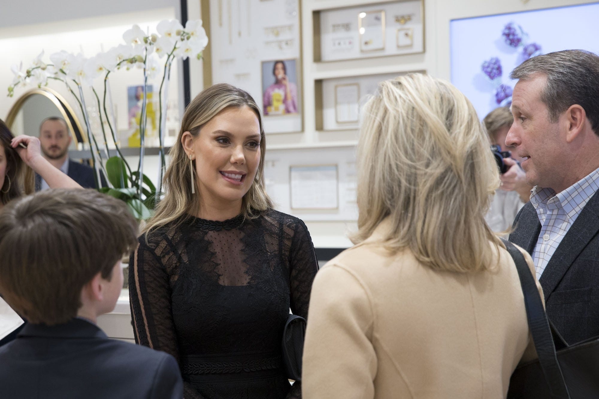 5 things to know about the new Kendra Scott flagship store, which ...