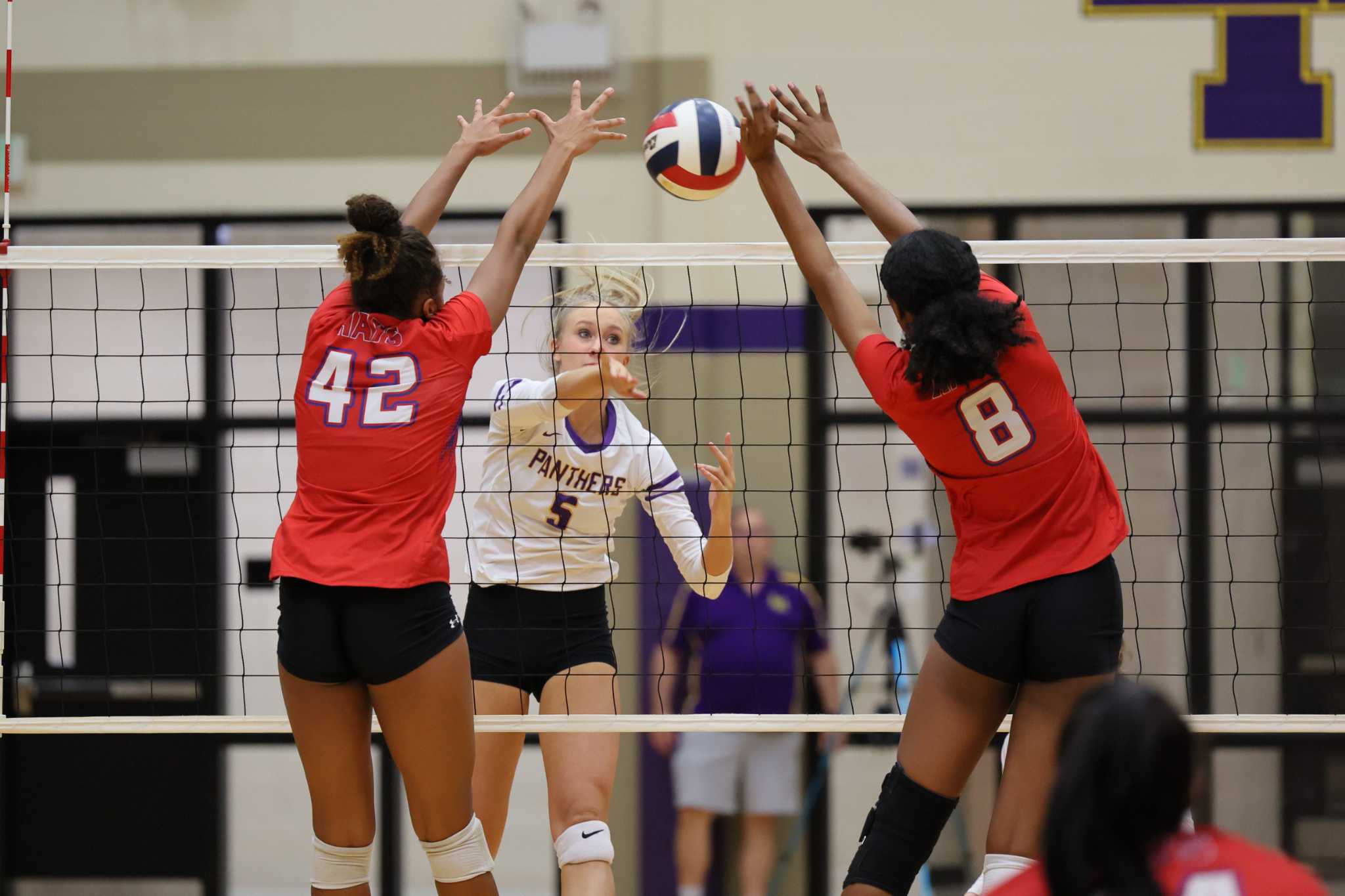 Liberty Hill volleyball defeats Hays in key district matchup