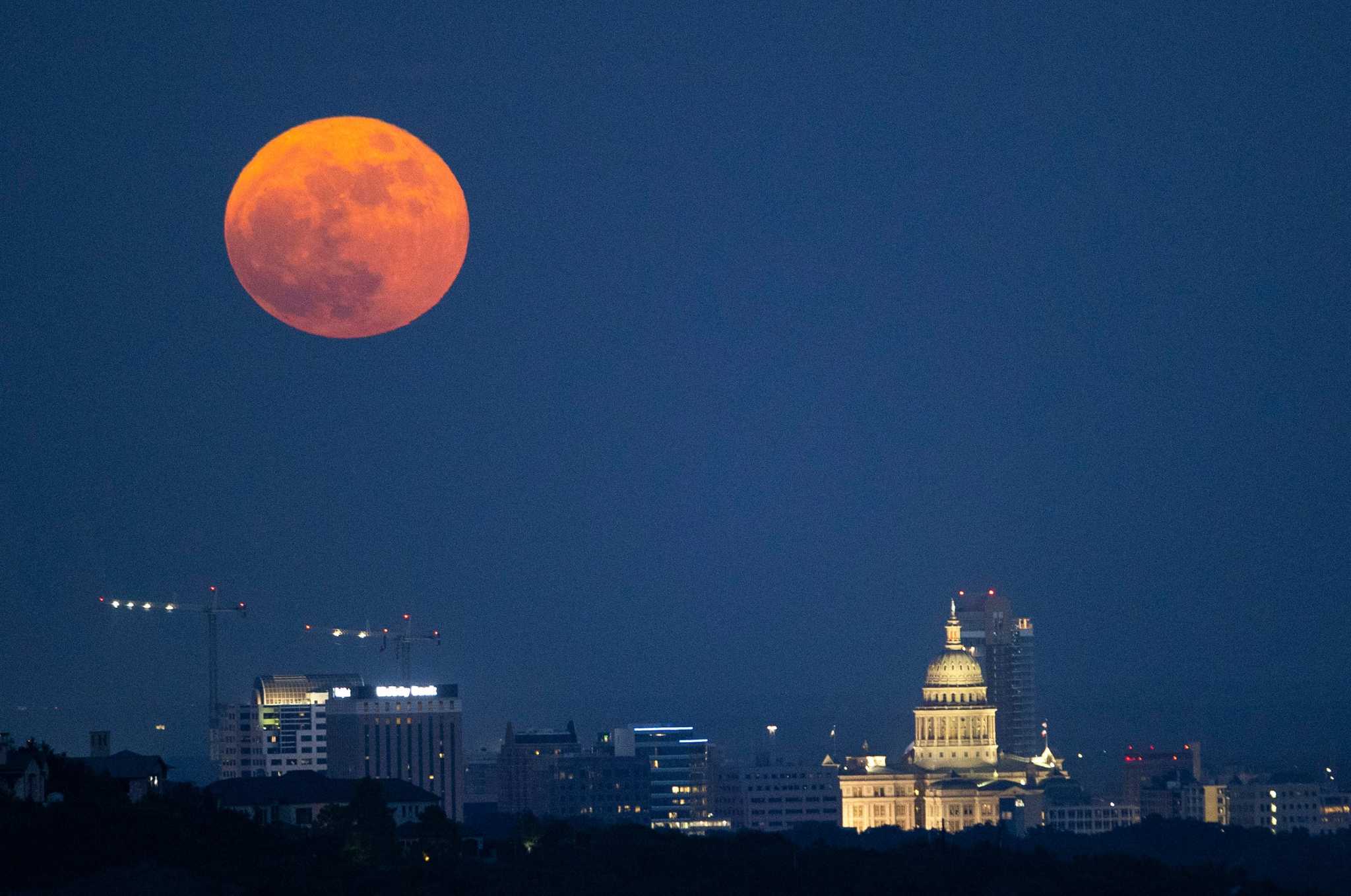 When is the full moon? How to see August's sturgeon moon from Texas